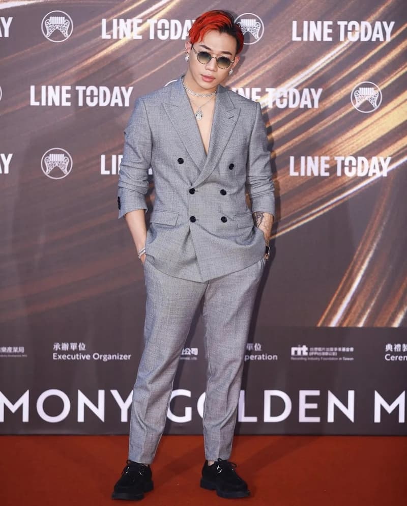 瘦子 E.so、婁峻碩等 6 位饒舌歌手「西裝穿搭」介紹，每一位都是「行走的費洛蒙」！｜【街頭型人潮會穿】 JUKSY 街星