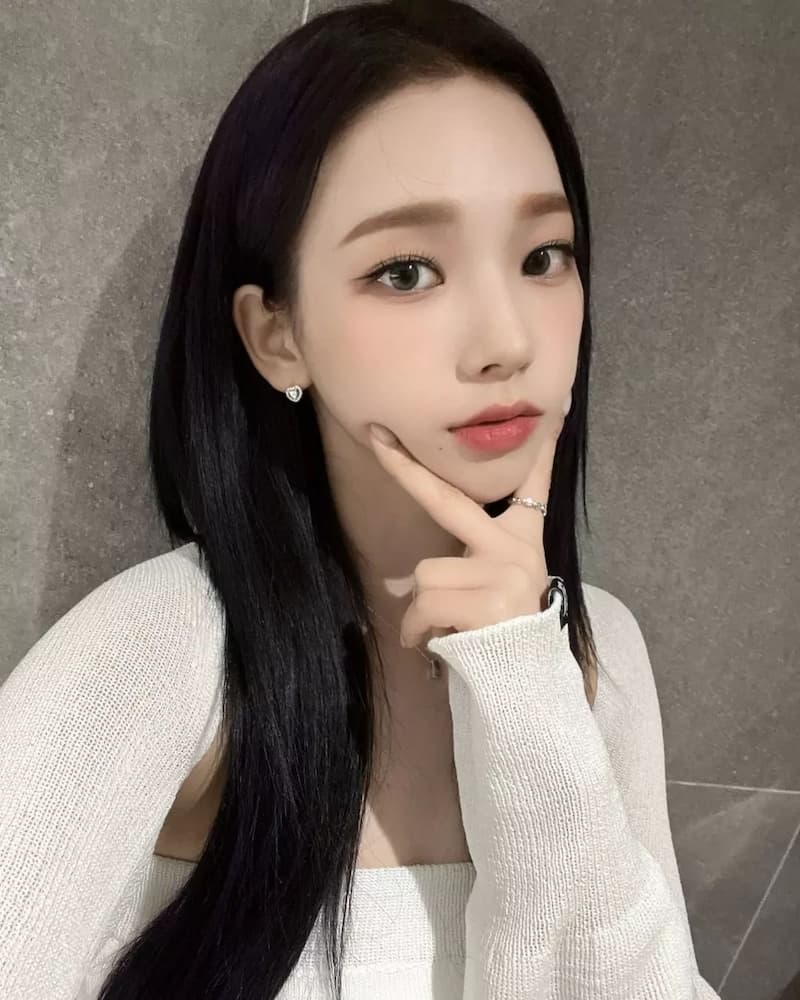 aespa Karina 與李宰旭熱戀引熱議！母胎美女、手遊達人、大胃王⋯她的 10 件事你必知！ JUKSY 街星
