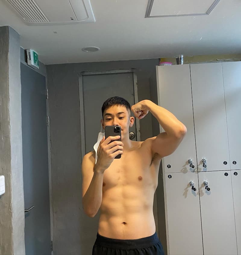 韓國饒舌歌手 LOCO 八件事認識他，與 MAMAMOO 華沙是「音樂圈超甜螢幕 CP」！ JUKSY 街星