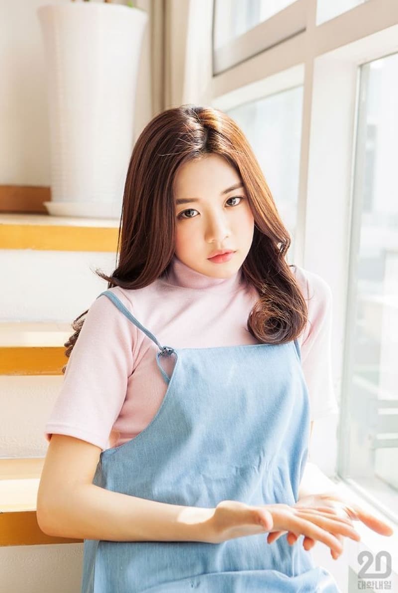 《MOVING 異能》高允貞韓國整型範本、沙啞低嗓反差魅力⋯ 10 件事一起來認識！ JUKSY 街星