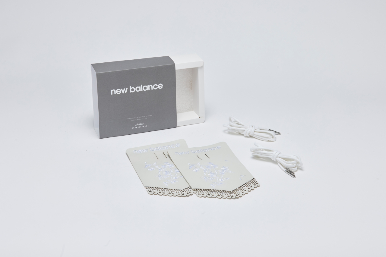 經典 550 全白配色來了！陳柏霖化身都會「型」者，率先上腳示範！快出發 NB GREY 週年慶入手一波，還有滿額時尚好禮等你拿 JUKSY 街星