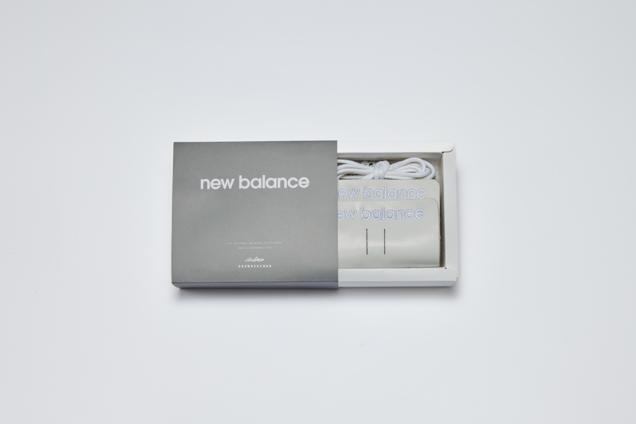 經典 550 全白配色來了！陳柏霖化身都會「型」者，率先上腳示範！快出發 NB GREY 週年慶入手一波，還有滿額時尚好禮等你拿 JUKSY 街星