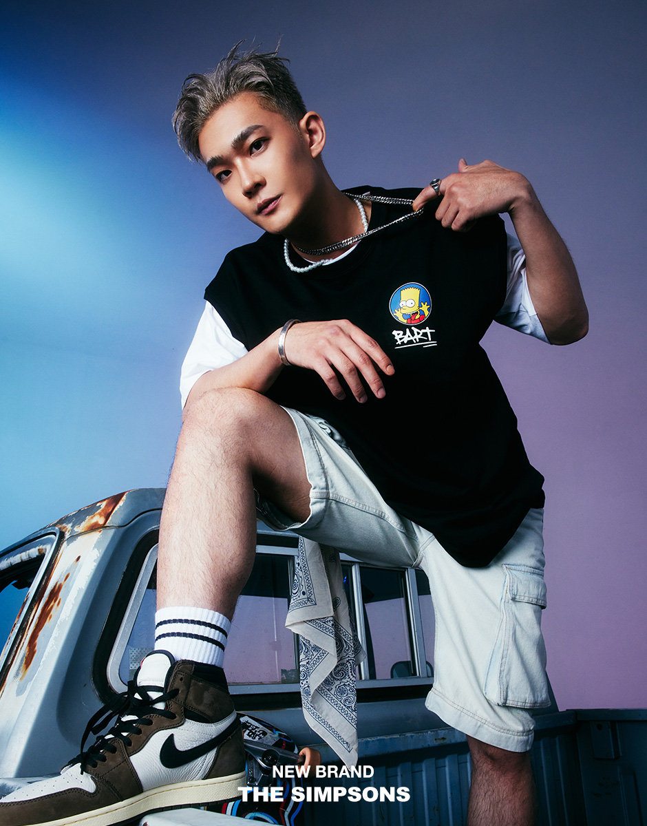 各位 UNi 準備好要和超人氣男團 U:NUS 一起逛街了嗎？ 現在入手 U:NUS 同款 CACO「辛普森家庭」系列，與成員們更靠近一步！ JUKSY 街星