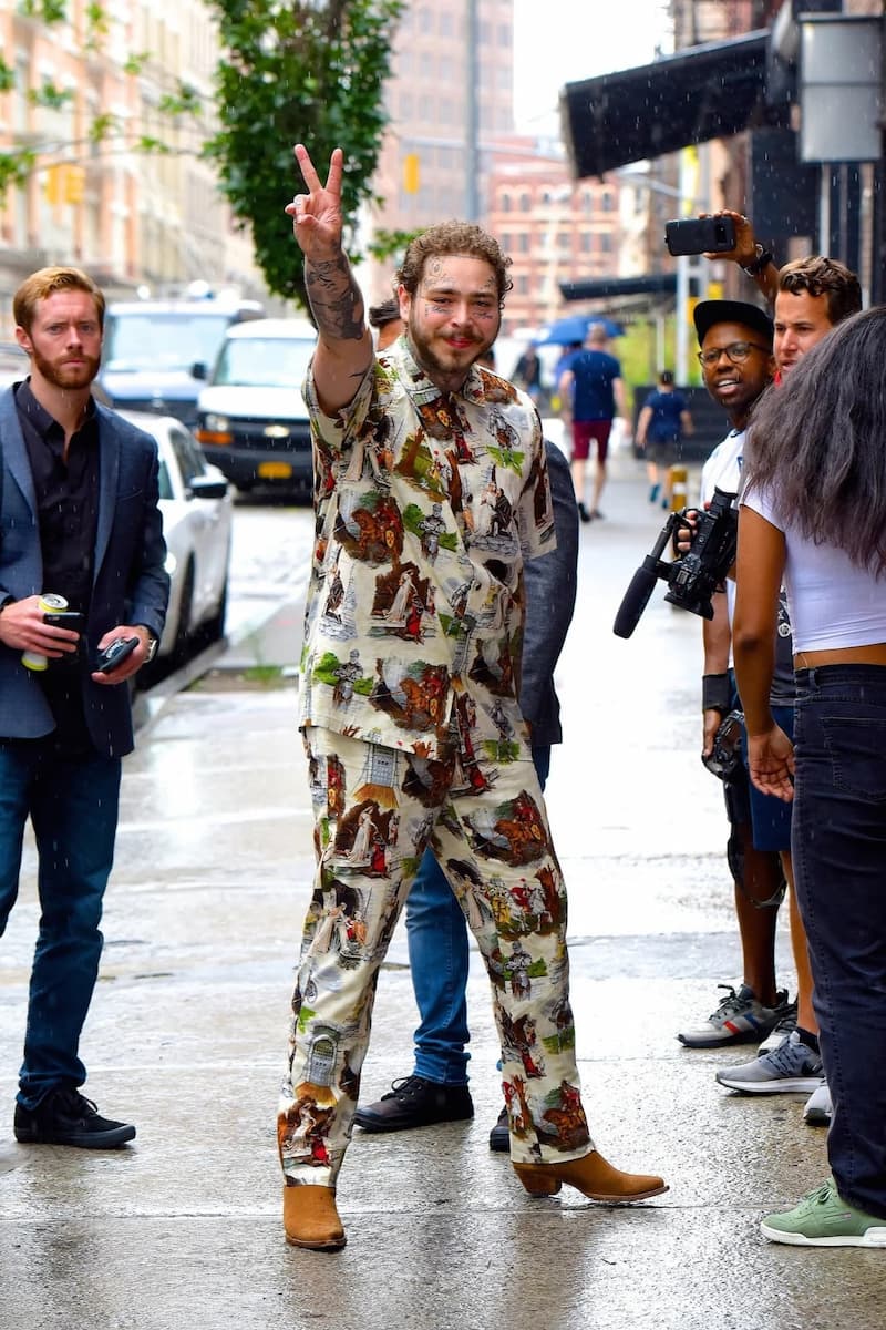 巨星馬龍 Post Malone 五招穿搭造型解析，西部牛仔到跨性別裙裝都可駕馭！ JUKSY 街星