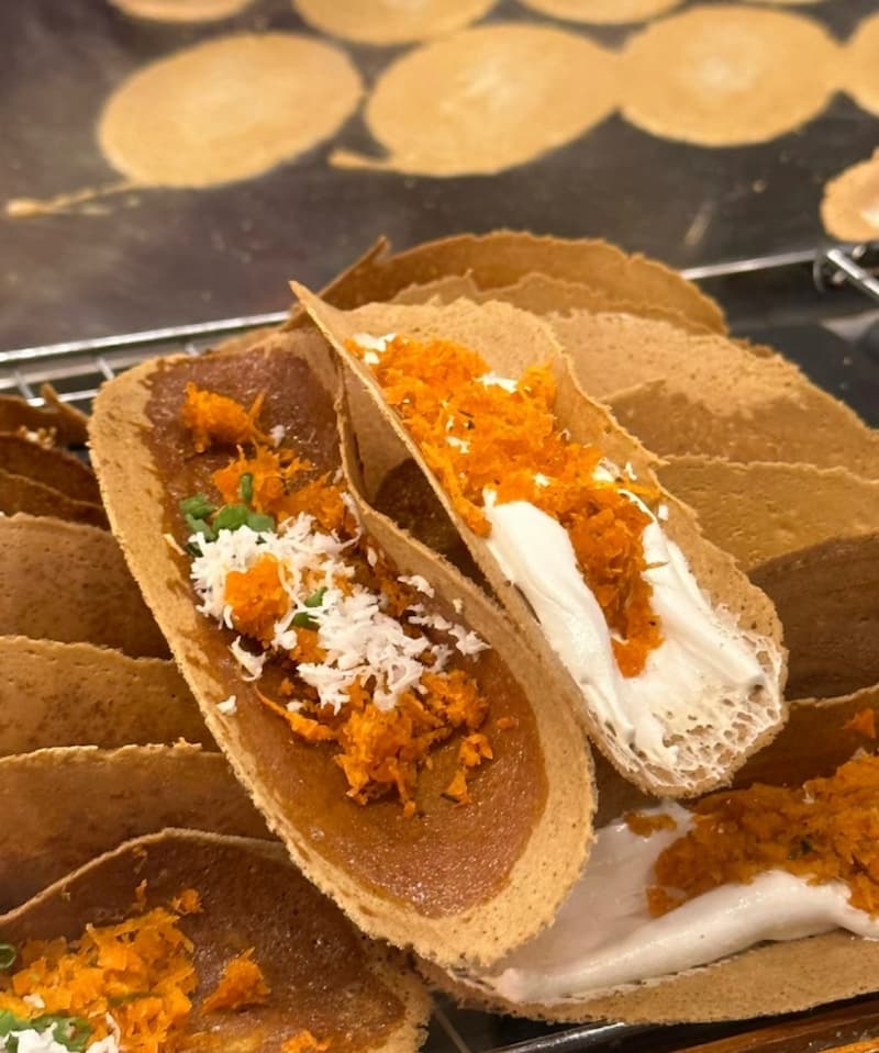 2024 泰國 ICONSIAM 水上市場美食推薦：七色芒果糯米飯、斑斕椰子糕⋯撐死也要吃！ JUKSY 街星