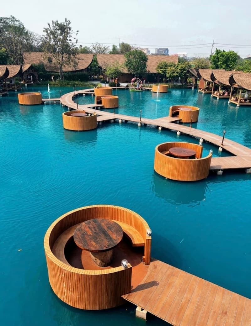 2023 泰國曼谷咖啡廳推薦：L7 Café、Bubble in the forest⋯水上用餐還可以擼獅子太療癒！ JUKSY 街星