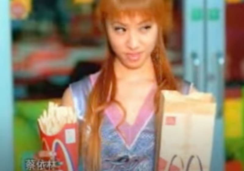 麥當勞捲捲薯條回歸引熱議！回顧 Jolin 歷年廣告：搖搖薯條、布穀堡⋯簡直回憶殺！ JUKSY 街星