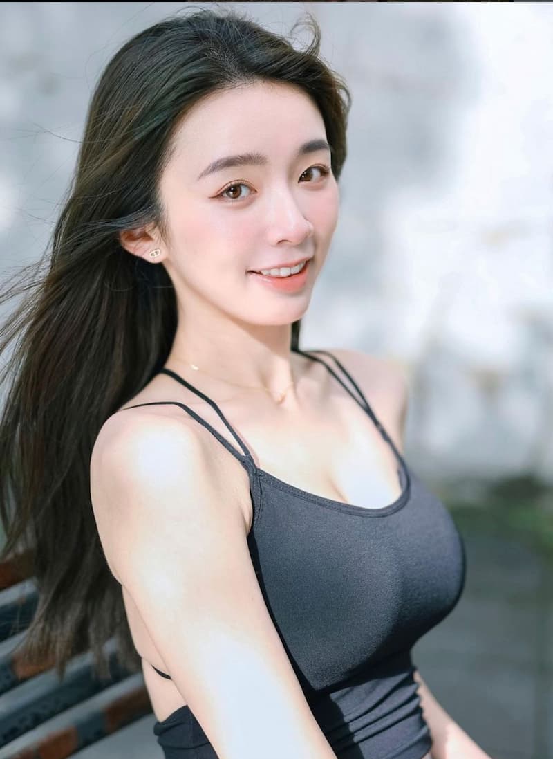 55688 x JUKSY | 正妹護理師張媛因白皙肌膚 + 傲人上圍在 PTT 表特版爆紅，172 高挑身材讓腿控秒暈船！【野生抓正妹】