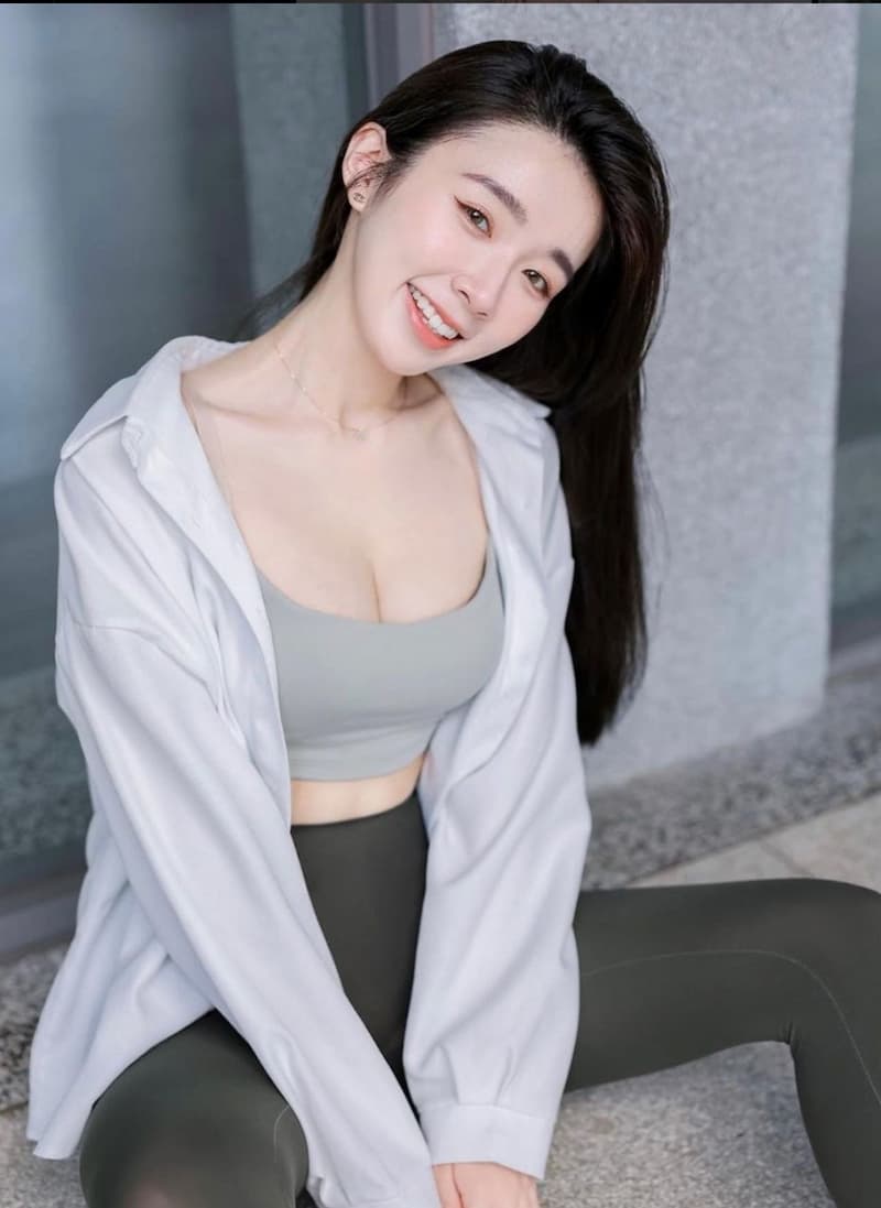 55688 x JUKSY | 正妹護理師張媛因白皙肌膚 + 傲人上圍在 PTT 表特版爆紅，172 高挑身材讓腿控秒暈船！【野生抓正妹】