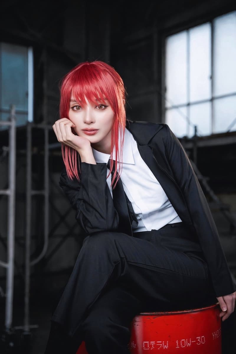 《鏈鋸人》真紀真超完美還原，日本《月薪嬌妻》演員內田理央 Cosplay 引發網友按讚分享！ JUKSY 街星