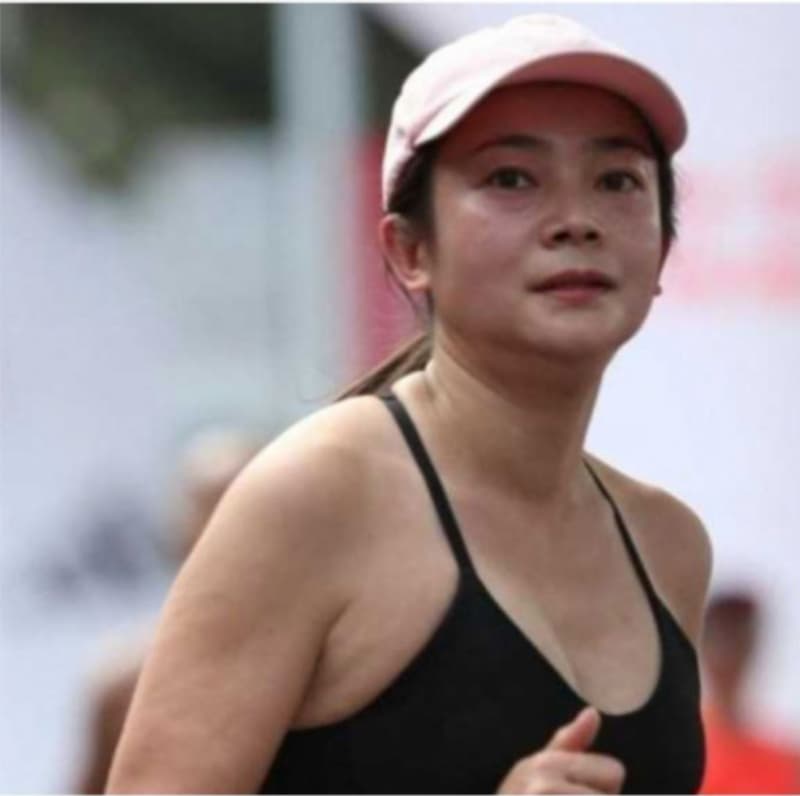 中國馬拉松比賽「正妹跑者」真面目曝光讓人看傻眼，莫非這場比賽跑了「30 年」？ JUKSY 街星