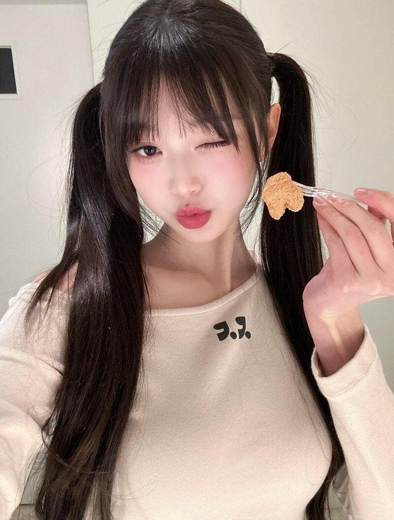 IVE 張員瑛曬甜美自拍！手骨清晰可見引網驚：「這是 X 光照嗎？」 JUKSY 街星