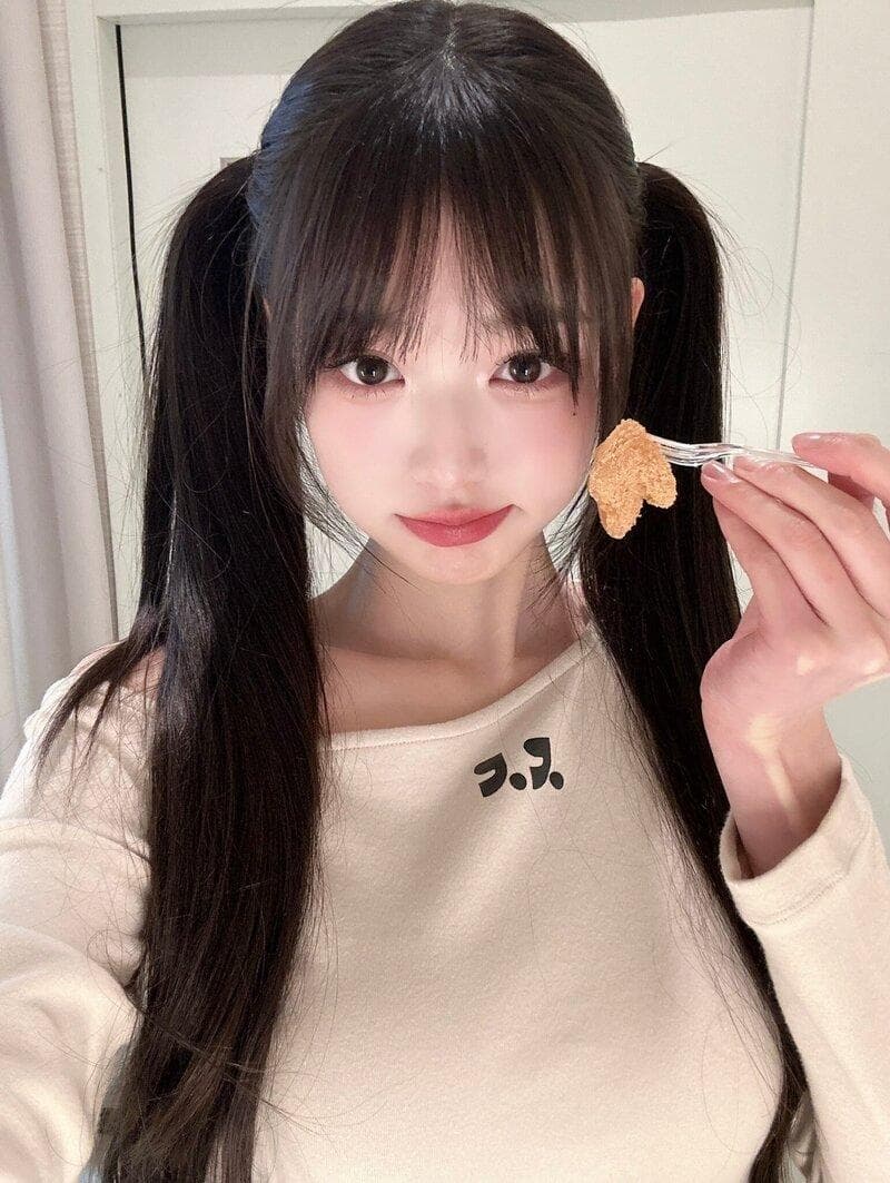 IVE 張員瑛曬甜美自拍！手骨清晰可見引網驚：「這是 X 光照嗎？」 JUKSY 街星