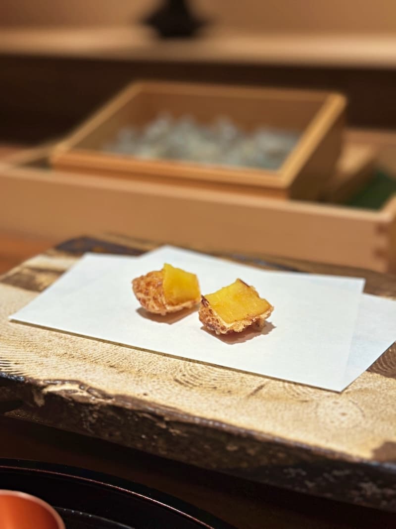 元一天ぷら｜東京米其林天婦羅名店進駐東區：紫蘇海膽、薄炸海老⋯多道料理一次看！ JUKSY 街星