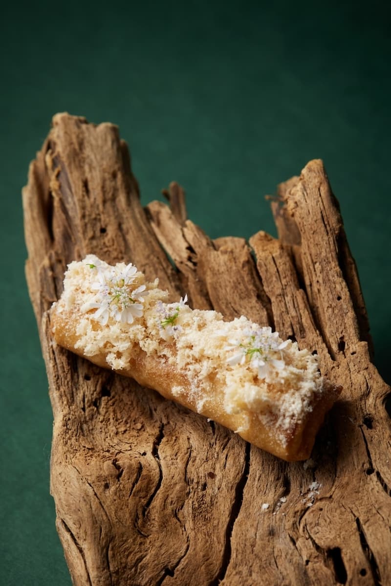 台灣首位星級主廚「江振誠」的傳奇人生：30 年餐飲經歷、RAW Taipei 十週年⋯一起來認識！ JUKSY 街星