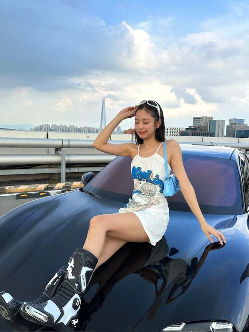 BLACKPINK 愛車大公開！Lisa 賓士 G63、Jennie Porsche Taycan 4 Cross Turismo⋯果然香車配 ...
