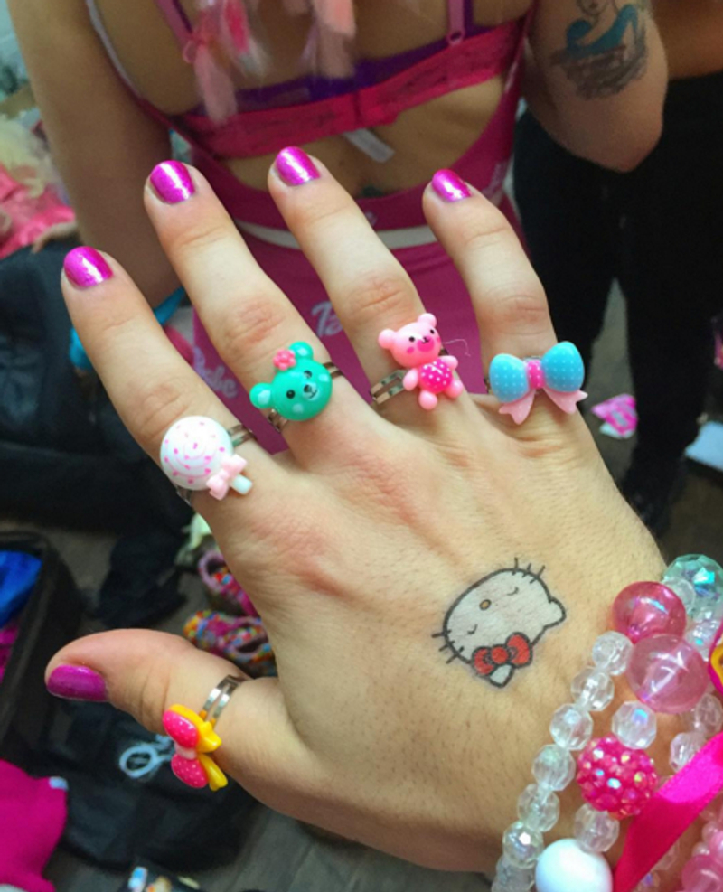 美國超兇猛的 Hello Kitty 狂 每一天肯定都是粉紅色的！ JUKSY 街星