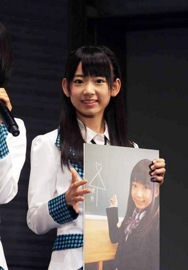 AKB48 力推新王牌 17 歲「宫脇咲良」 精緻美顏讓人不禁著迷... JUKSY 街星