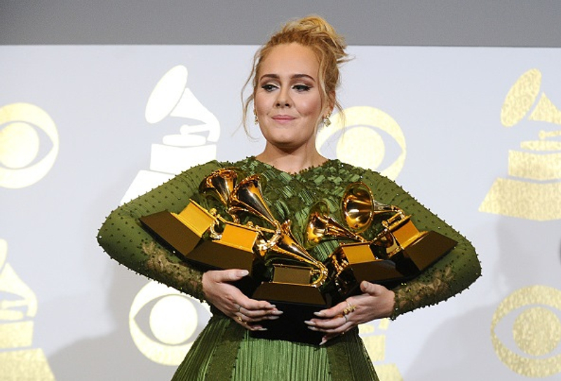 葛萊美獎最大贏家 Adele 霸氣連拿五獎 Beyoncé 動人致詞呼籲大眾挑戰禁忌 JUKSY 街星