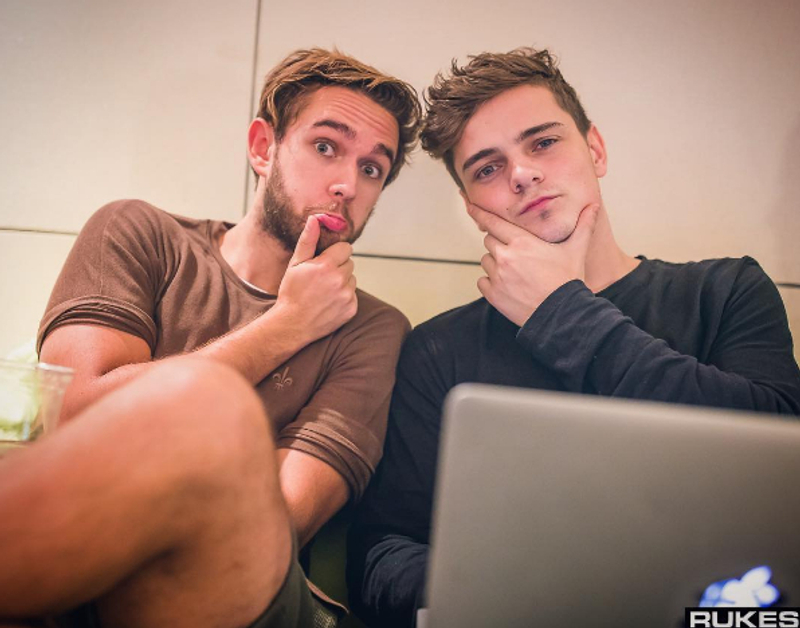 性感度破表？Zedd 渡假曬出爆笑淋浴照 濃密「胸毛」太搶眼遭粉絲惡搞！ JUKSY 街星