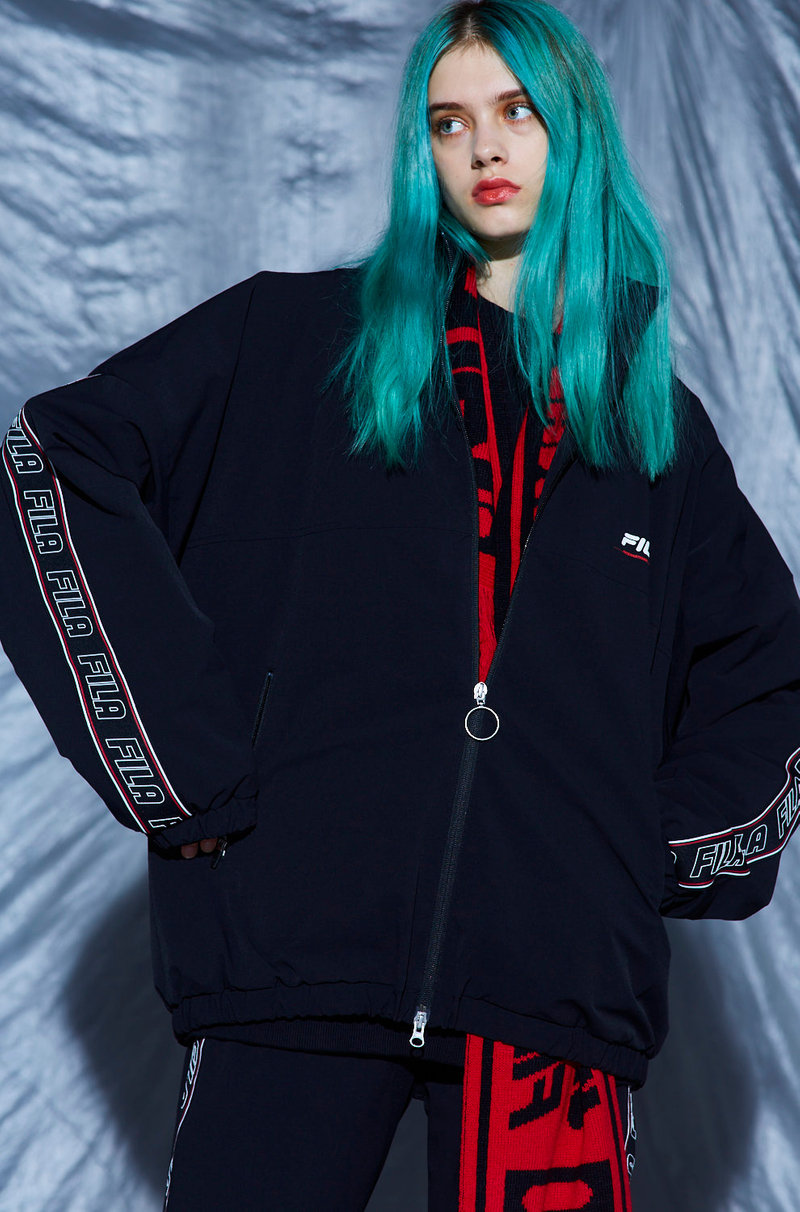 穿這走路都有風！ FILA X MONKEY TIME 義日聯手攜手打造「復古運動 LOOK 」 ！ JUKSY 街星