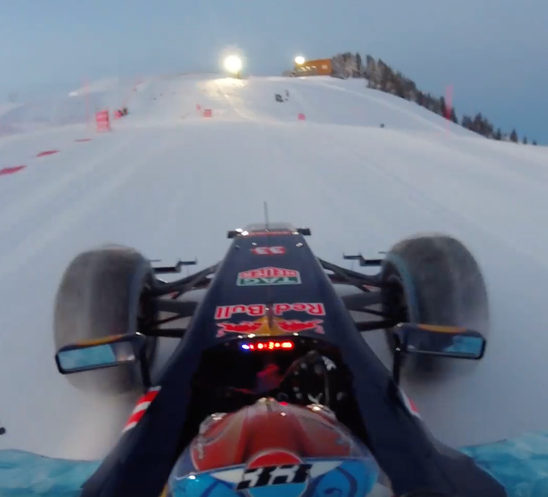 Red Bull 車隊挑戰極限玩命，在雪地中飆 F1 JUKSY 街星