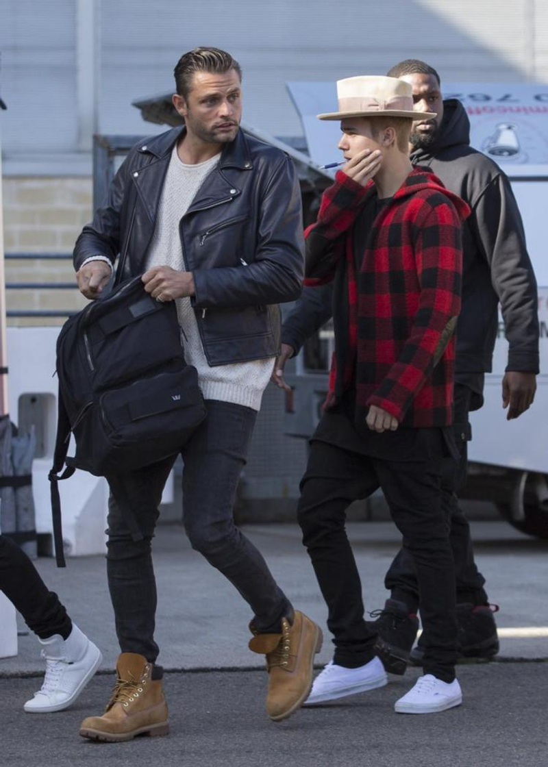 小賈斯汀最心愛的藍寶堅尼跑車遭塗鴉？車門上寫著這兩個字！ JUKSY 街星